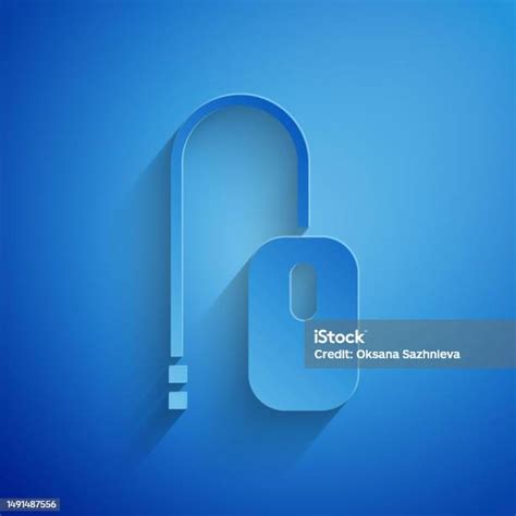 종이 잘라 컴퓨터 마우스 아이콘 파란색 배경에 격리 휠 기호가 있는 광학 종이 아트 스타일입니다 벡터 일러스트레이션 3차원 형태에 대한 스톡 벡터 아트 및 기타 이미지