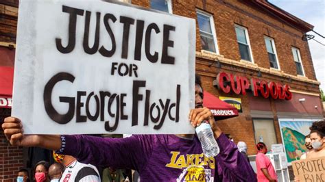 Derek Chauvin The Police Officer Who Knelt On George Floyds Neck Had