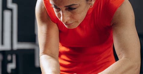 실내 간병 개인 관리 건강 근육 이완 근육 회복 다리 대체 치료 마사지 마사지 기술 물리 치료 바디 케어 바디 트리트먼트 부항 요법 빨간 드레스