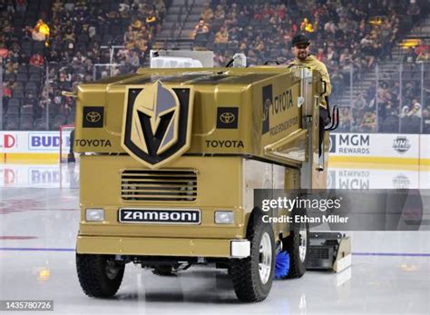 Zamboni Rink Photos Et Images De Collection Getty Images