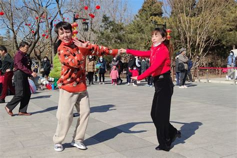 吉特巴《你像三月桃花开》小樊老师舞步简单好看，歌也好听凤凰网视频凤凰网