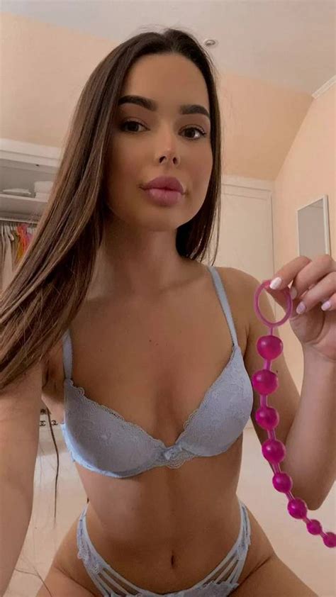 Do You Want To See Me Use It🍑 Scrolller