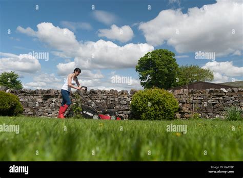 Woman Pushing Lawn Mower Hi Res Stock Photography And Images Alamy