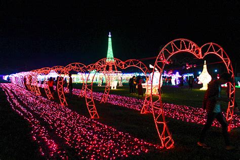 Dvb မနောကွင်းက သီတင်းကျွတ် Led မီးအလှပွဲတော် ဓာတ်ပုံ