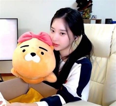 신재은 트위치 무기한 정지 유머 움짤 이슈 에펨코리아