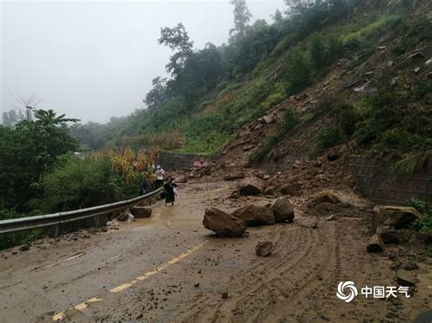 云南永善强降水导致山体滑坡 道路通行受阻 图片频道