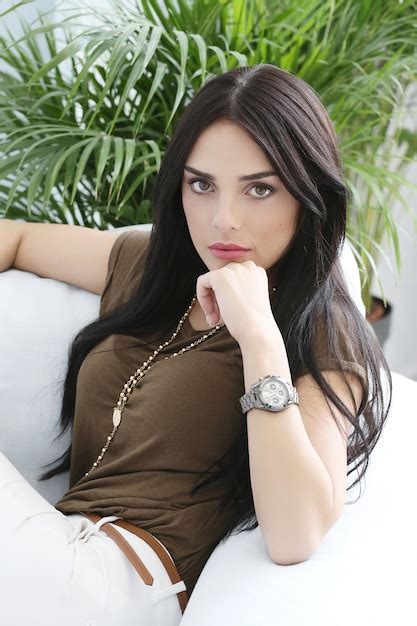 Retrato De Menina Linda Foto Grátis