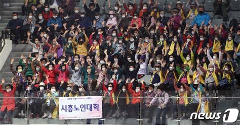 어버이날이 흥겨운 어르신들