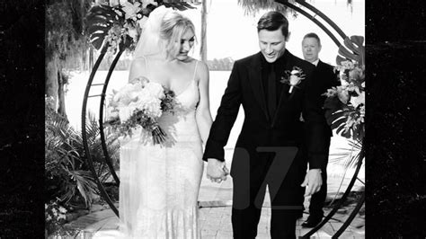 Brooke Hogan Secretly Marries Pro Hockey Player In Private Ceremony