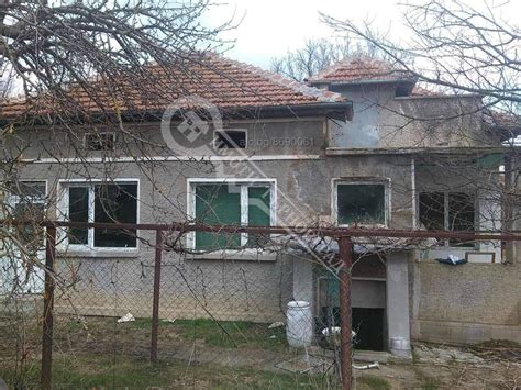 Къща в с Върбица Едноетажна къща 80 кв м РЗП 1800 кв м двор Къщи Вили Върбица Имоти