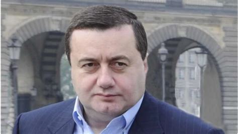 “მე ძალიან გავურბივარ ამ საკითხზე საუბარს იმიტომ რომ პოლიტიკისგან აბსოლუტურად დისტანცირებული