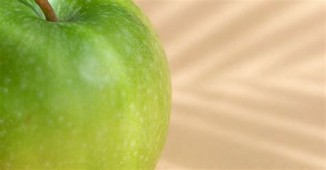 Malus Domestica 건강식품 건강한 식생활 과일 과일 사진 과즙이 많은 그래니 스미스 사과 그림자 놀이 깨끗한 껍질을 벗기지 않은 과일 날 음식