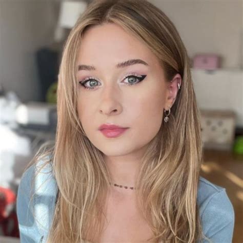 Links To Elina S Socials