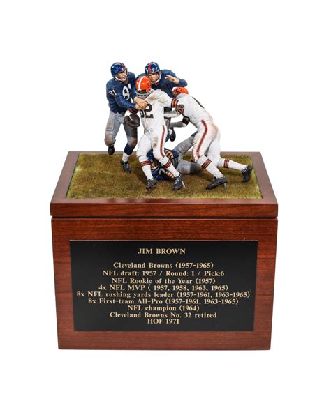 Small Pediment Display Berkshire Showcase