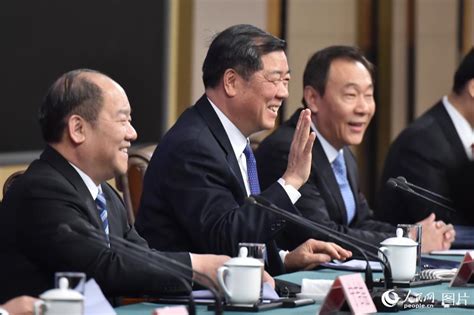国家发改委主任何立峰等就创新和完善宏观调控推动高质量发展答记者问2 2018全国两会 人民网