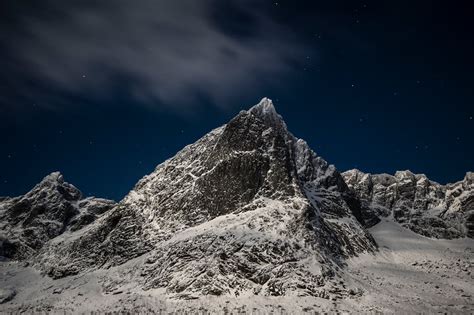 겨울 풍경 경치 좋은 전망 계절 고립된 고산 환경 고요한 광야 깨끗한 풍경 노르 드 랜드 노르웨이 눈 덮인 봉우리 눈 덮인 산 맑은 하늘 몹시 추운