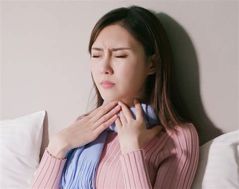 목 아플 때 흔히 하는 ‘이 민간요법… 오히려 증상 악화한다 당신의 건강가이드 헬스조선