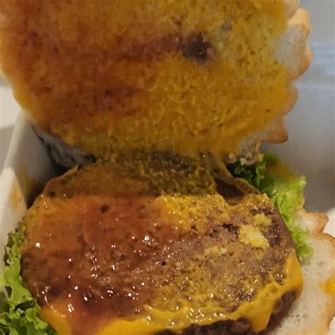 Vegan Cheeseburger From Quesa Queen Vegan Product Reviews And Ratings