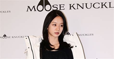 혜리 살 더 빠졌나 크롭티미니스커트로 날씬한 몸매 대공개
