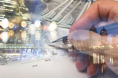 금융 금융 개념입니다 유로 동전 미국 달러 지폐 클로즈업 선택적 초점 톤 이중 노출 금융 시스템의 추상 이미지 100 달러 지폐 미국 지폐 통화에 대한 스톡 사진 및 기타