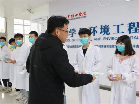 化学与环境工程学院开展危化品泄漏以及防盗抢防丢失应急处置演练 化学化工基础实验教学中心
