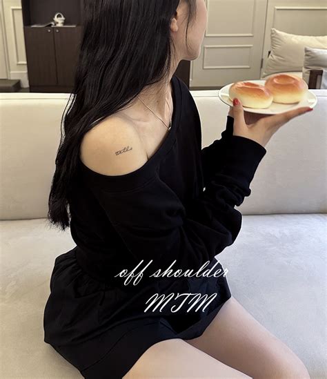 [여리핏🧚🏻 예쁜어깨라인] 오프숄더 맨투맨 에이블리