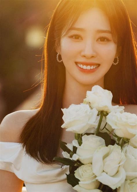 열애설없이 깜짝♥결혼 발표한 연예인웨딩화보속 웨딩드레스 어썸클 열애설없이 깜짝♥결혼 발표한 연예인웨딩화보속 웨딩드레스 어썸클