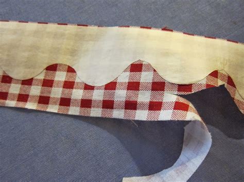 Buzzing And Bumbling Adding A Scalloped Border To An Existing Border