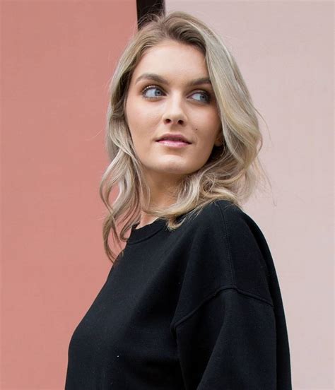 Holly Tandy Pictured At A London Waterloos Ruby Lucy Hotel 01 Gotceleb