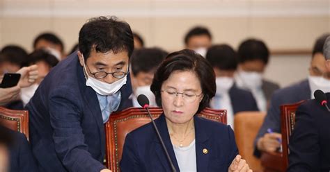 법사위 참석한 추미애 장관
