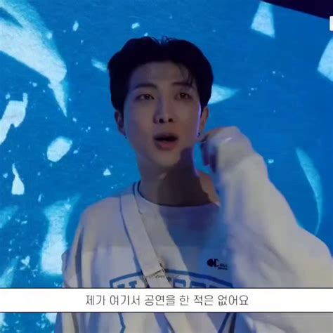 제가 여기서 공연을 한적은 없어요 왜냐면 저는 그정도 레벨의 아티스트가 아니었기때문에 당시에ㅎ 드디어 데뷔한지 년만에 롤링홀에서 공연을 할수있게 됐다 ㅎ 참고로 제