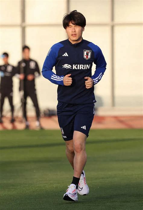 ＜サッカー日本代表練習＞練習に汗を流す橋岡（撮影・西海健太郎） ― スポニチ Sponichi Annex サッカー