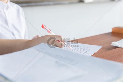 老师批改卷子摄影图67204480图片素材免费下载 编号916359 潮点视频