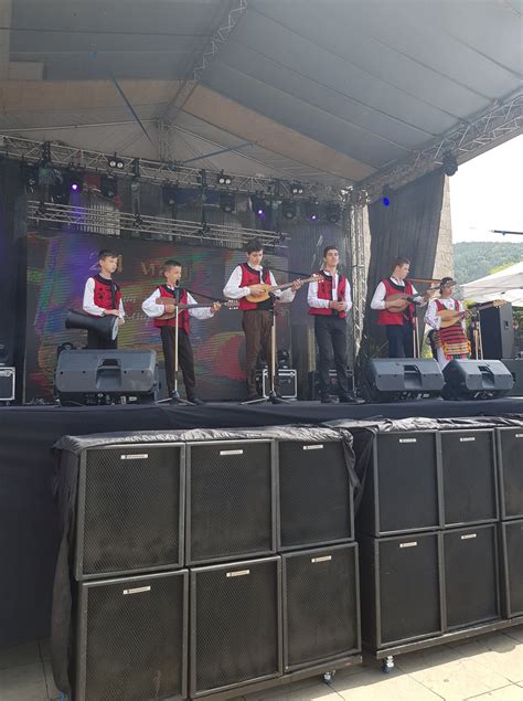 ДЕЦА ОТ ЦЛТРДБ В ПРАЗНИЧНАТА ПРОГРАМА НА ОБЩИНА БЛАГОЕВГРАД На светлия празник на светите