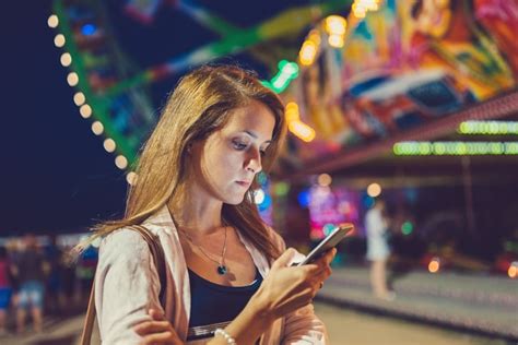 Dont Embarrass Yourself—if Hes Ignoring Your Texts Move On