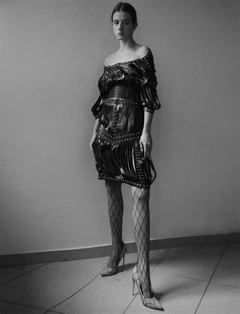 Julia V QUEST Artists Models