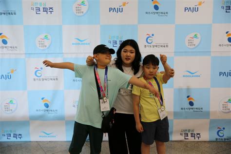 과천시장애인복지관 안녕하세요 과천시장애인복지관입니다 아동수중재활운동을 이용하는 친구들과 함께