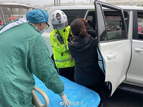 合肥一女子驾车突发脑梗 交警紧急救援凤凰网安徽凤凰网
