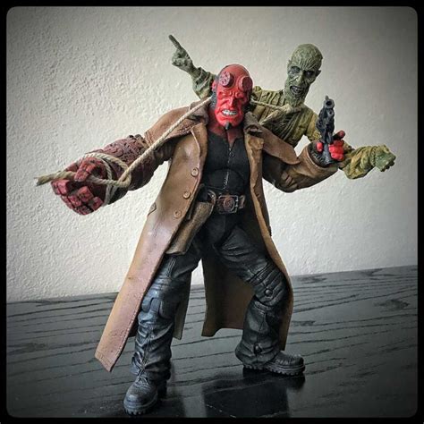 اکشن فیگور پسر جهنمی هل بوی Hellboy And Ivan Corpse برند مزکو
