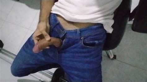 Tocando Pene Fuera Del Cierre Del Pantalon