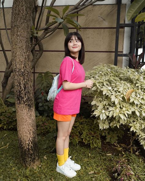 Potret Cantik Onic Kayess Cosplay Dora The Explorer Katakan Peta