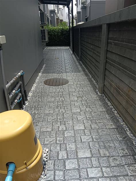 ปูแผ่นพื้น ลอนดอน สีเทา รอบบ้าน โซนหน้าถังขยะปลูกต้นสนใบพาย ขอบคุณคุณหมอนุ่นมากๆครับ เศรษฐ