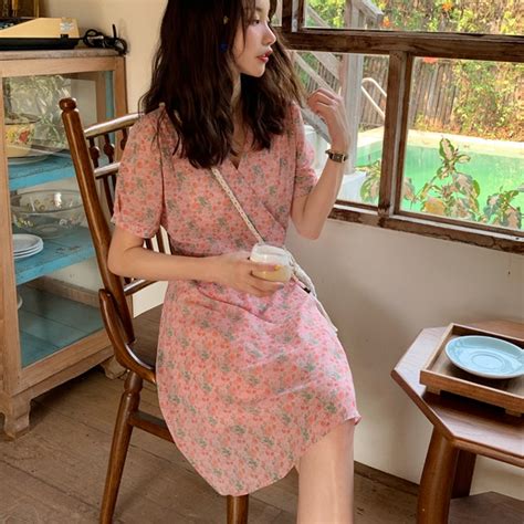 마리그램 휴양지 호캉스 큐티 아이템 네이비 체리 브이넥 미디 원피스 프렌치 레트로 페미닌 핑크 플라워 미디 원피스