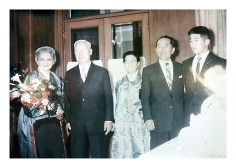 이승만 부부왼쪽 2인와 이기붕 가족우측 3인 오마이포토