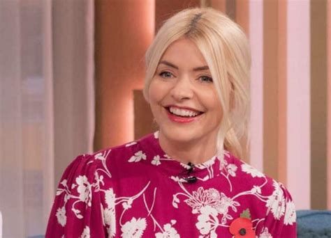 Holly Willoughbys Blue Eyes Look Wild With Gold Eyeshadow