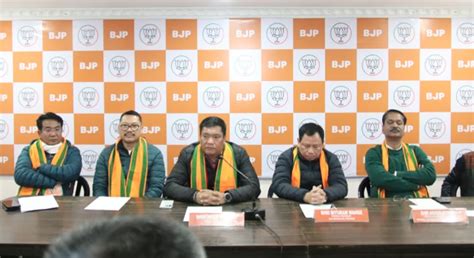 அருணாசல பிரதேசம் பாஜகவில் இணைந்த 4 எம்எல்ஏக்கள் அரசியல் களம் சூடுபிடிக்கும்