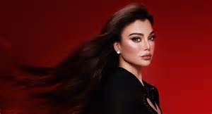 فيديو هيفاء وهبي تفاجئ جمهورها بطرح 5 أغاني من ألبومها الجديد ميجا