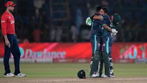 Pakistan Vs England 2nd T20i Twitterati Hail Record Breaking Chase