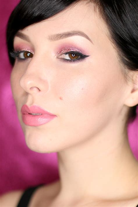 Makeup Monday How To Apply Glitter Eye Makeup Pictures And Video