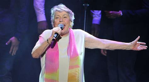 I Am Woman Singer Helen Reddy Dies At 78 In Los Angeles
